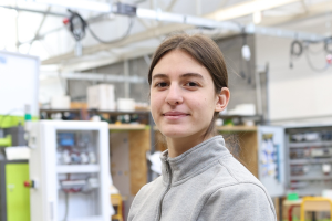 Romane Diguet, une apprentie électricienne déterminée à devenir cheffe ...